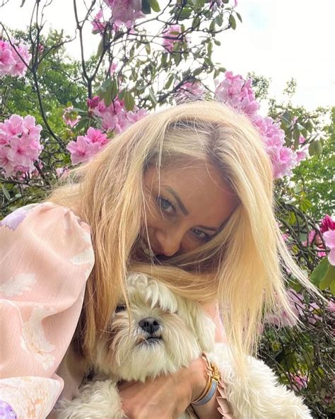 Strictlys Tess Daly 54 Looks Picture Perfect In Sun Soaked Selfies