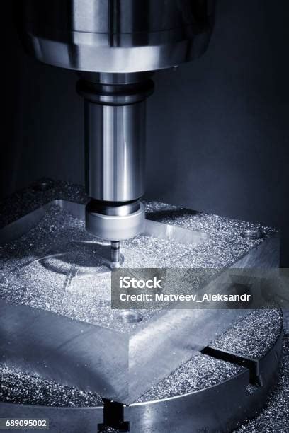 블루 실버 톤에서 절단 샘플이 정밀 Cnc 밀링 기계 정밀 부품에서 마이크로 가공 기술입니다 밀링머신에 대한 스톡 사진 및 기타
