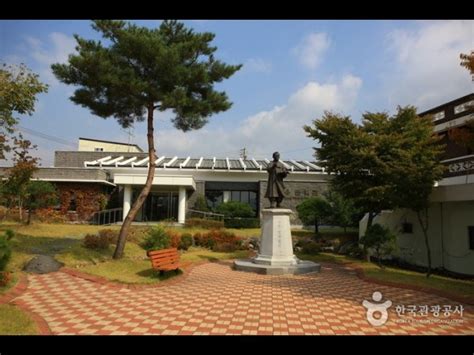 Jeong Jiyong Literature Gallery 정지용 문학관 정지용 문학관 Trippose