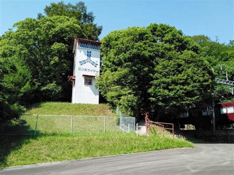 川西市三ツ矢サイダー発祥の地平野炭酸水の鉱泉のそばに温泉と川があるのは偶然じゃないのかも Sidewalk Structures
