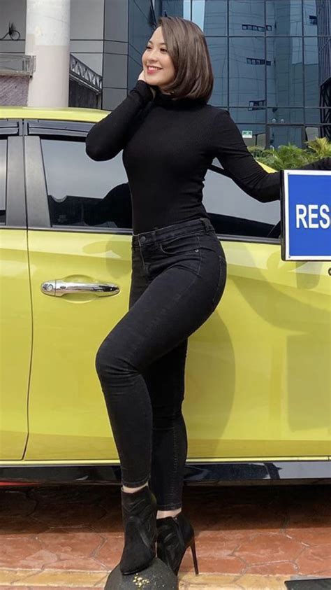 Awek Tayang Punggung Awek Comil