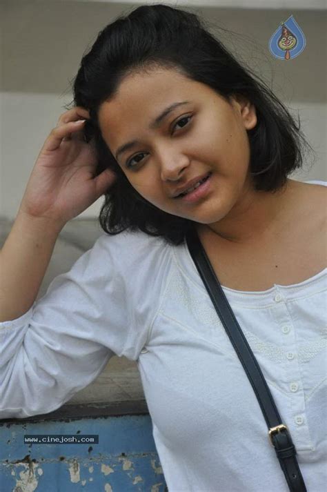 Swetha Basu Prasad Stills Photo 26 Of 55