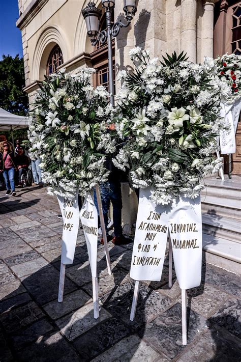 Κηδεία Μανώλη Λιδάκη Συγκίνηση στο τελευταίο «αντίο Συντετριμμένα τα αδέλφια του εικόνες