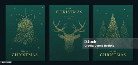 호화스러운 메리 크리스마스와 새해 복 많이 받으세요 인사말 카드 덮개 또는 금 휴일 장식을 가진 포스터의 세트 크리스마스 녹색 배경입니다 벡터 일러스트 레이 션 12월에