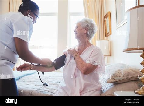 Alte krankenschwester Fotos und Bildmaterial in hoher Auflösung Alamy