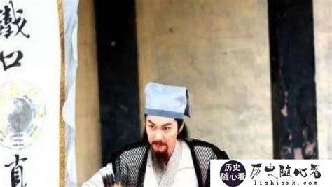 乾隆在路边算命，算完大笑着离开，刚走出500米却变脸杀了他身份 历史随心看