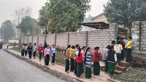 နမ္မတူမြို့နယ်၌ ၂၀၂၃ ခုနှစ်၊ တက္ကသိုလ်ဝင်စာမေးပွဲ စတုတ္ထနေ့ ဓါတုဗေဒဘာသာရပ်တွင် ကျောင်းသား၊ ကျောင