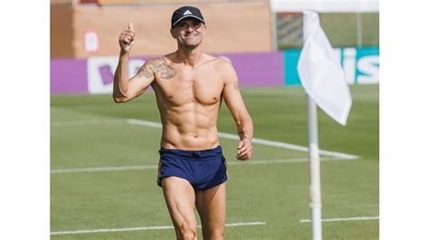 Luis Enriques Routine রোজ হাফডজন ডিম ৬৬ কিমি সাইক্লিং এবং সঙ্গম পঞ্চাশোর্ধ্ব স্পেন কোচের