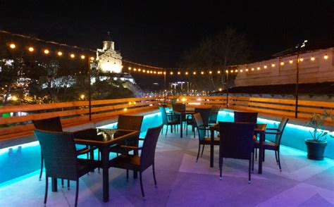 5 სტუმარზე კერძები სასმელი Dj წამყვანი და კარაოკე