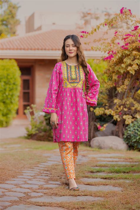 Designer Pakistani Dresses For Girls