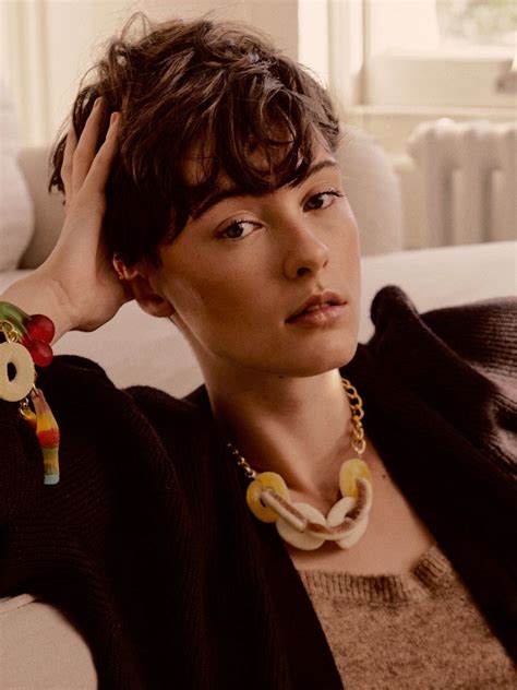 IZZY AGENCIA MODEL MANAGEMENT