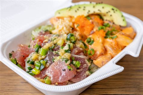 ハワイのローカルフード、ポキ丼を沖縄で♪「fish Shop純」（北中城） よみもの 沖縄clip｜あなたの沖縄旅を豊かにする体験予約