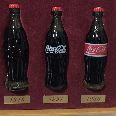 絕版 可口可樂 玻璃樽裝可樂進化史 The Evolution Of Coca Cola Contour Bottle 傢俬＆家居 家居
