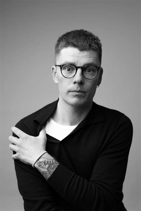 Book Esben Kronborg På Tlf 70 27 03 07 Showbizz Danmark