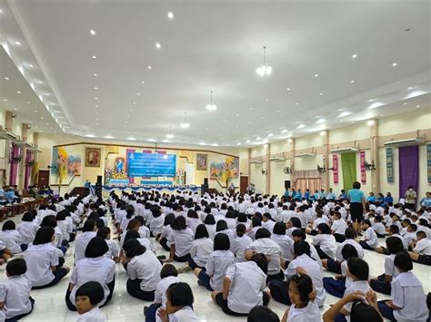 สโมสรโรตารีร้อยเอ็ดร่วมเลี้ยงอาหารกลางวัน ณ โรงเรียนศึกษาสงเคราะห์ธวัชบุรีกับสมาคมสภาสังคม