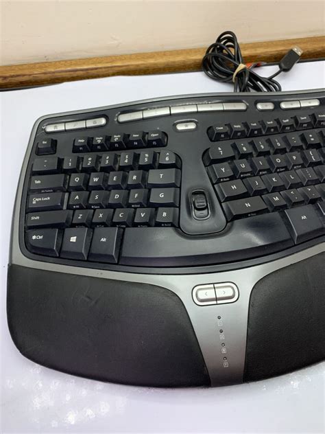 Microsoft Natural Ergonomic Keyboard 4000 V1 0 Ku 0462 With Palmrest