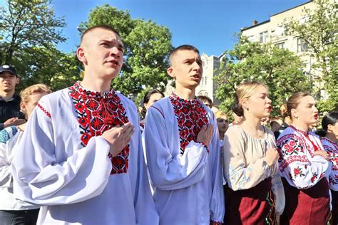 В Одесі молодь відсвяткувала День вишиванки фото Читайте на Ukr Net