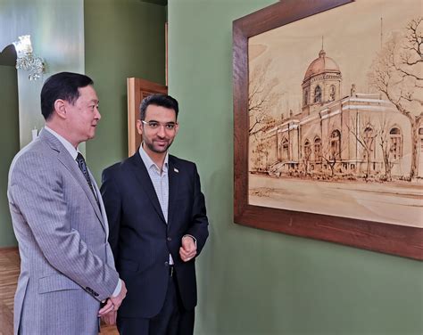 驻伊朗大使常华到任拜会伊朗信息和通讯技术部长