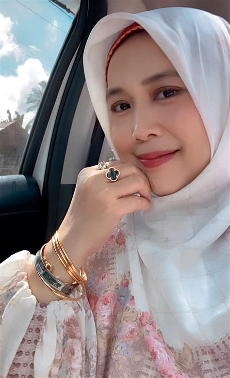 Kalo Lagi Nyantai Kadang Suka Baca Celotehan Sama Curhatan Orang Disini