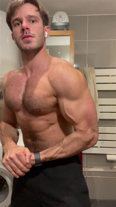 Muscle Flexing Video Thisvid Com