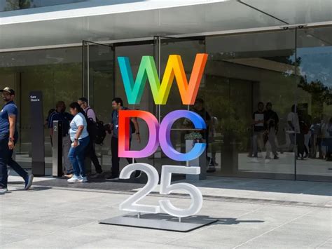 WWDC Siri Delay IPhone Upgrade Cycle Concerns Temper Wall Street Reaction