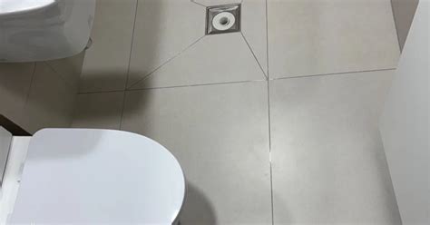 전화상담도 친절하게 해주시고 가격도 괜찮은 가격으로 시공해 주셨습니다 ㅎㅎ줄눈허고 나니 욕실이 완전 깨끗해졌네요 ~~깔끔하게 해