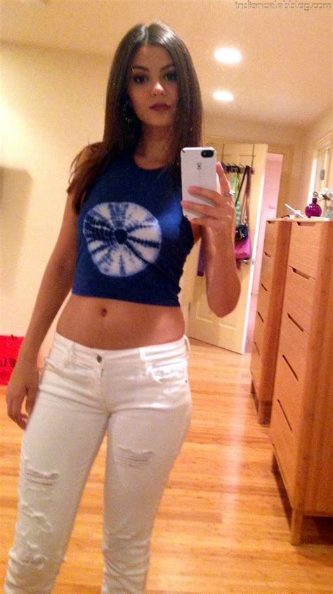 Victoria Justice Belly