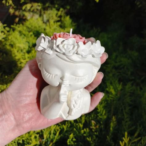 Декор із гіпсу🕊 On Instagram Гіпсове кашпо дівчинка з соєвою свічкою всередині у вигляді