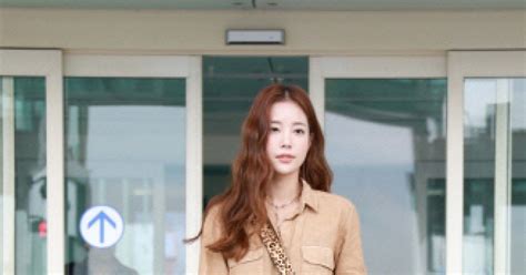 배우 기은세 공항패션미니백으로 완성한 가을 시크 패션 배우 기은세 공항패션미니백으로 완성한 가을 시크 패션