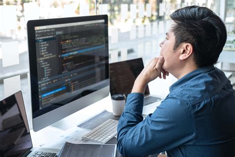 how does open source software work
