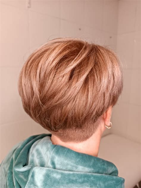 Коротка жіноча стрижка 642 фото ідеї 2025 для різних типів волосся