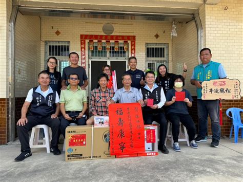 九九重陽節歸仁區長傳承敬老美德 走訪區內百歲人瑞致贈重陽禮