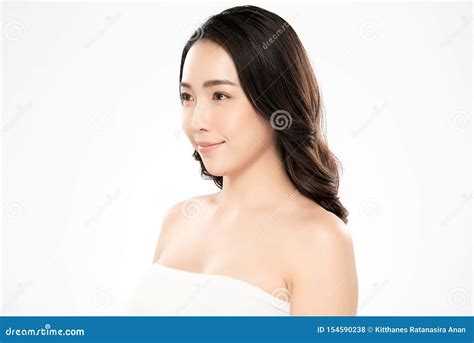 Mujer Asi Tica Joven Hermosa Con La Piel Fresca Limpia Foto De Archivo