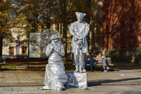 Straßenkunst An Der Neuen Wache In Berlin Foto And Bild Portrait Kunstfotografie And Kultur