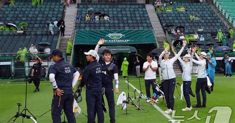 소음 훈련 도움에 감사 전하는 양궁 대표팀