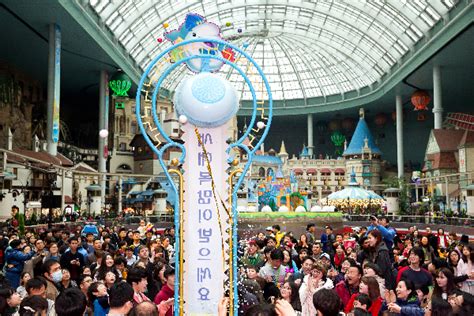 설날엔 롯데월드에서 온 가족이 함께 보내요