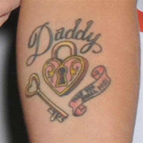 Kelly Osbourne Bee Shoulder Tattoo Steal Her Style