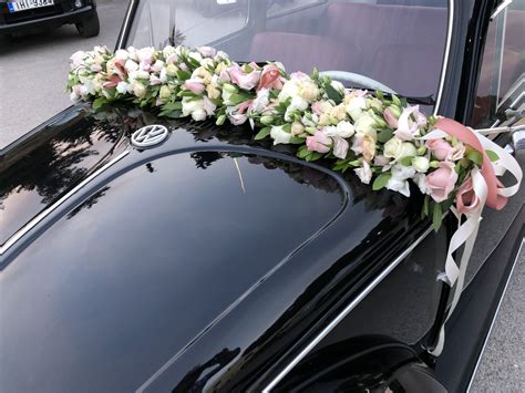 Στολισμος με λουλουδια σε Vintage Car σε παστελ αποχρωσεις που χαριζουν μια δυνατη αντιθεση στο