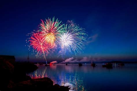 Learn How To Photograph Fireworks At Night Shutterrelease