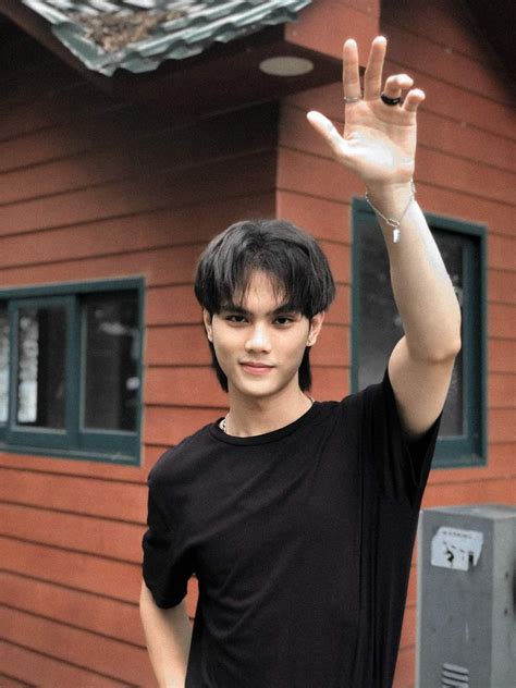 New Release သီချင်းကောင်းတွေဆိုတတ်တဲ့ ဝေလ ရဲ့ အဆင်ပြေမနေဘူး သီချင်းအသစ်လေးကတော့ Melo App မ