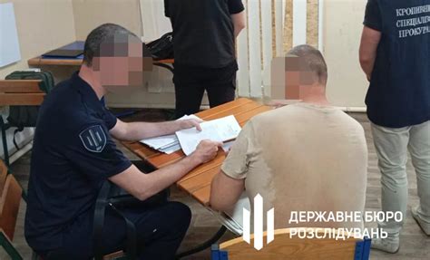 У Кропивницькому працівник ТЦК за 1000 доларів знімав з розшуку військовозобовязаних що йому