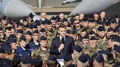 Макрон на авіабазі оголосив про підтримку України та закупівлю літаків Rafale