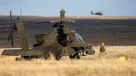 Ah 64e Apache Australian Army Pilots Gain Experience On Attack Helicopters Nt News
