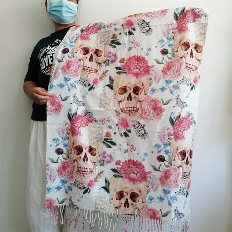 따뜻한 캐시미어 스카프 여성 디자이너 해골 숄 럭셔리 플라워 프린트 랩 숙녀 브랜드 담요 스카프 Yd0550 2021 가을