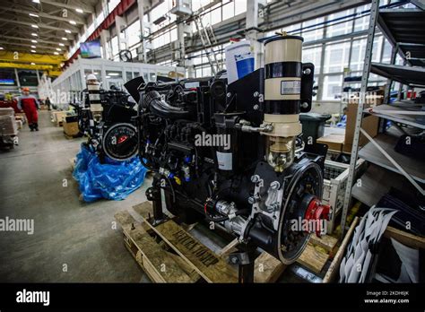 Modern Diesel Engine For Assembling Of Machinery In The Workshop Stock Modern Diesel Engine For Assembling Of Machinery In The Workshop Stock