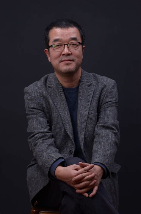 모던하게 돌아온 백석 이영광 시인 백석문학상 수상자로 선정 서울경제