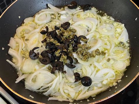 스파게티 알라 푸타네스카 음식 갤러리