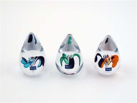 Pearl Iris Glass Sculpture Esvaja