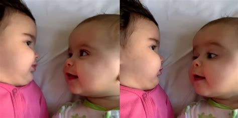 Чарівні близнюки ведуть найзворушливішу розмову Интересное тут