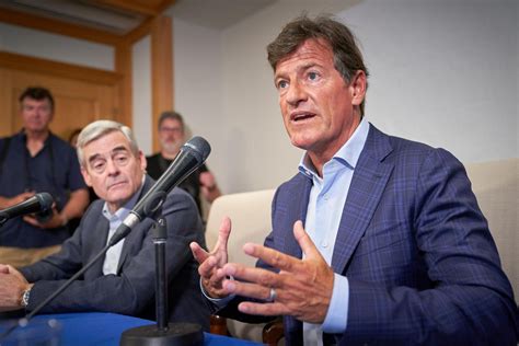 Pourquoi Stephen Bronfman Est Il Si Pressé La Presse